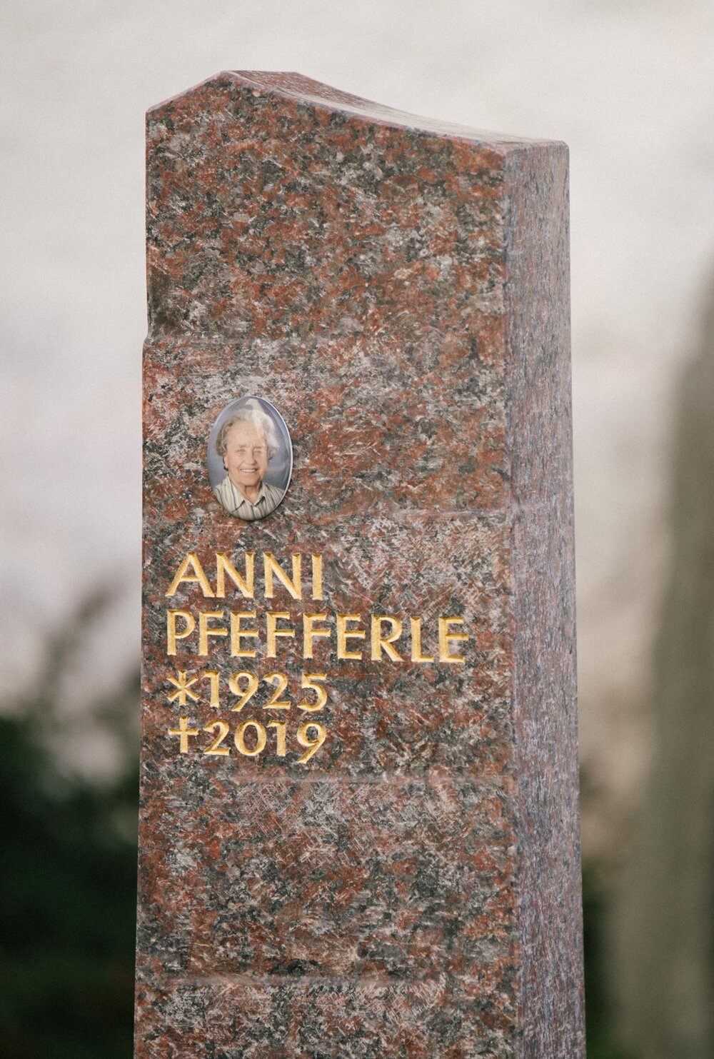 Handwerklich polierter Grabstein Duo