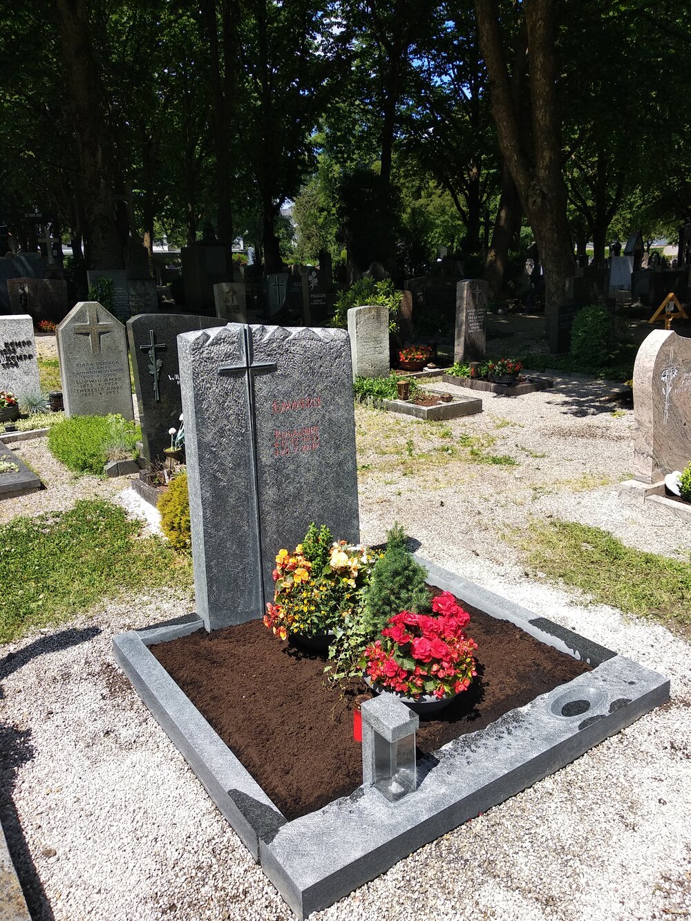Besonderer Grabstein Duo mit Kreuz - Grabstein-Allgäu.de