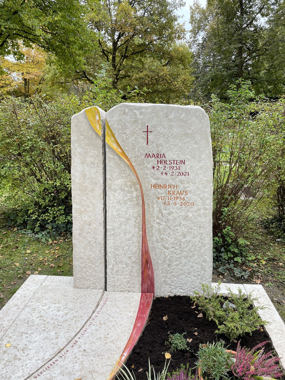 Handwerklicher Grabstein mit Lebenslinie - Grabstein-Allgäu.de